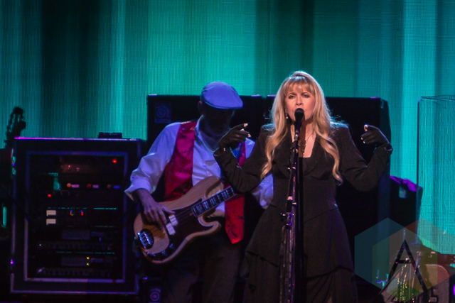 Photos: Fleetwood Mac @ Canadian Tire Centre | Aesthetic Magazine ...